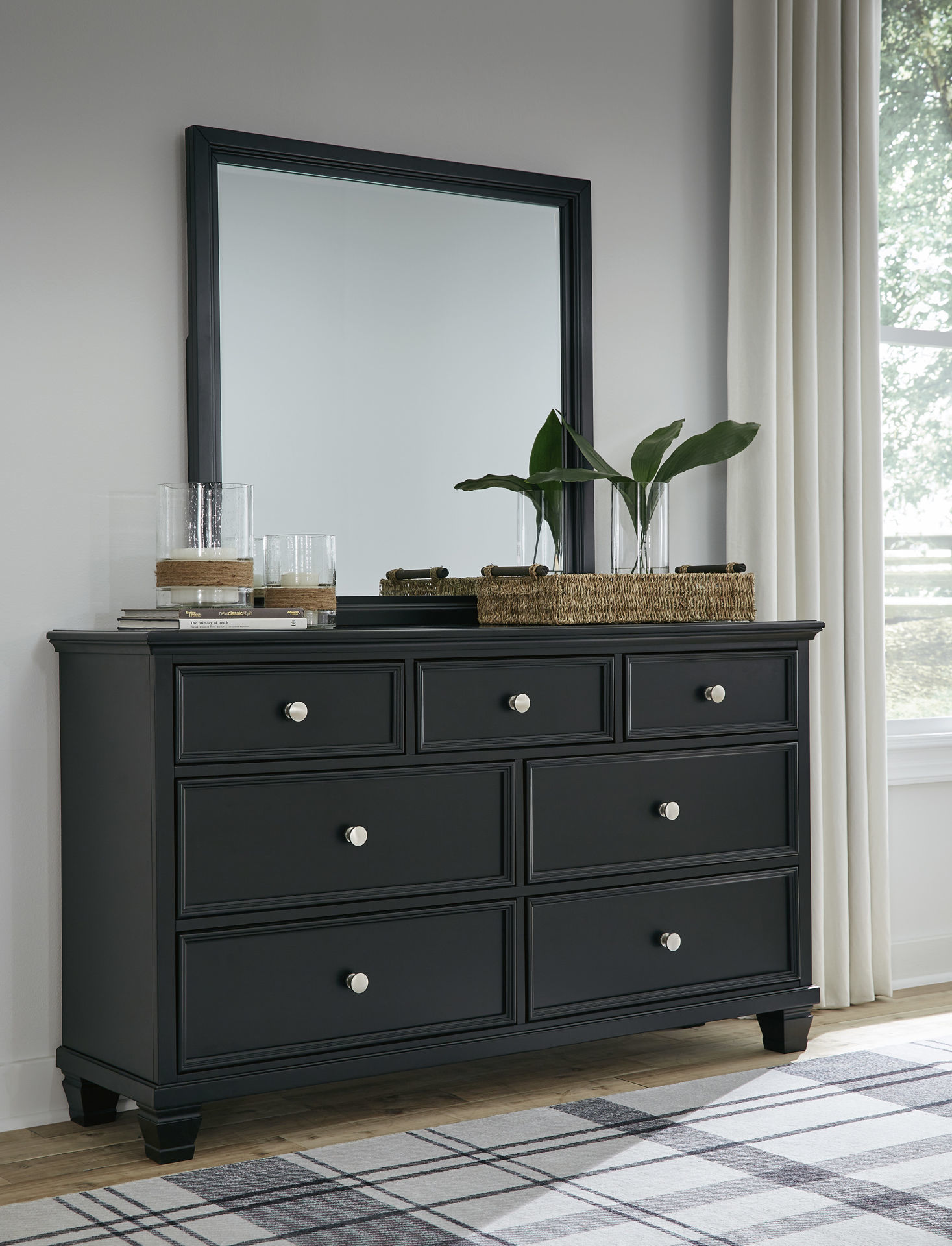 Lanolee - Black 5-Drawer Chest